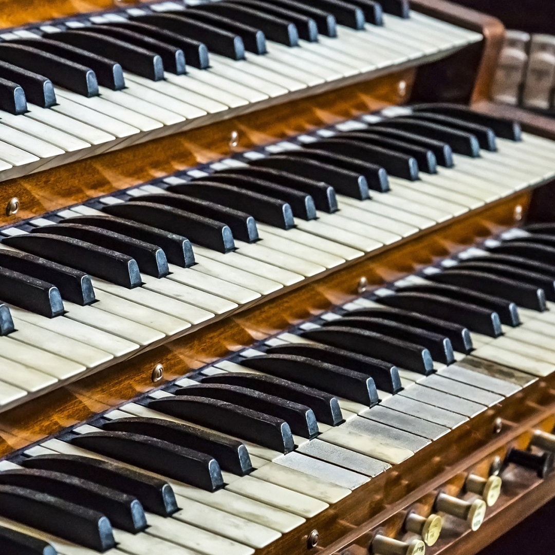 Piano Vs Organ: Which Is Right For Your Church? - Viscount North America